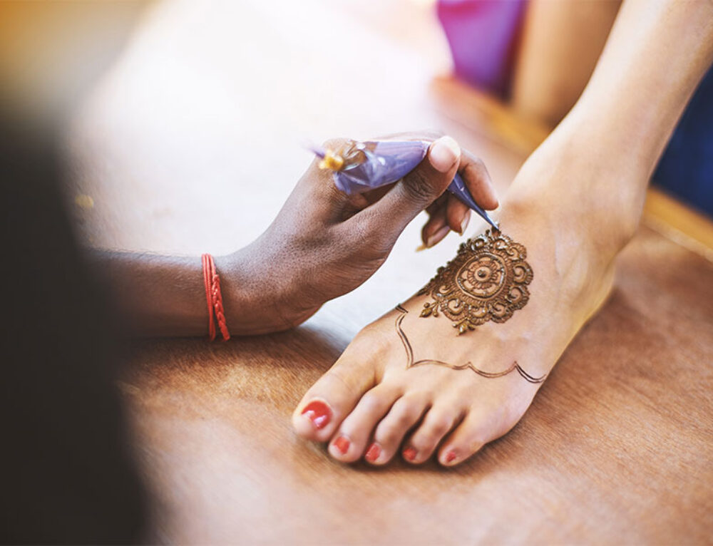 Top 6 Paisley Mehndi Designs for this Wedding Season