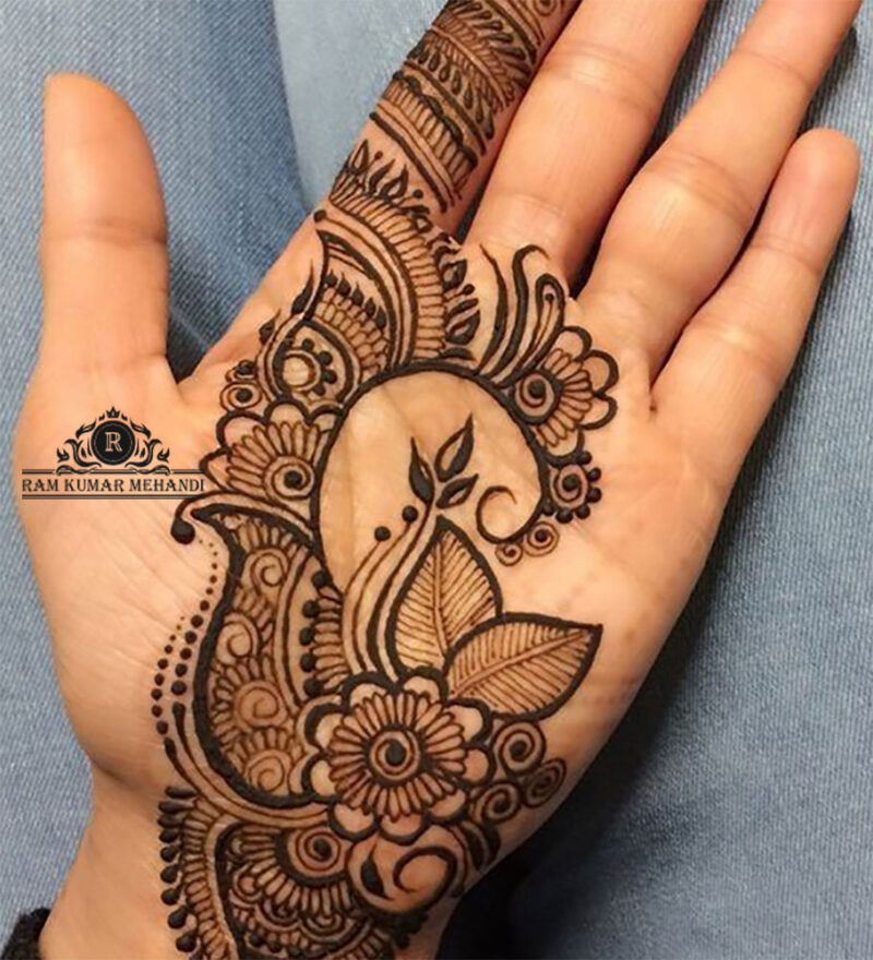 Stylish Mehndi Designs by Mehandi Artist in Delhi