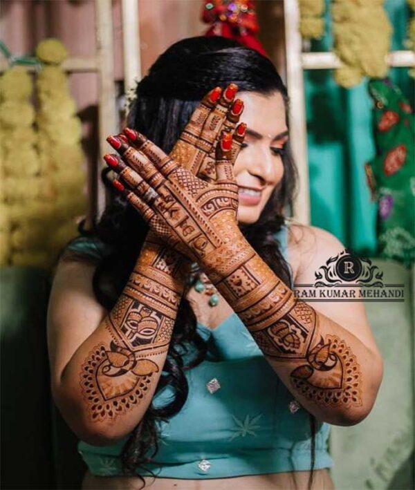 12 Best Backhand Mehndi Designs for Brides