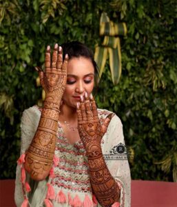 12 Best Backhand Mehndi Designs for Brides